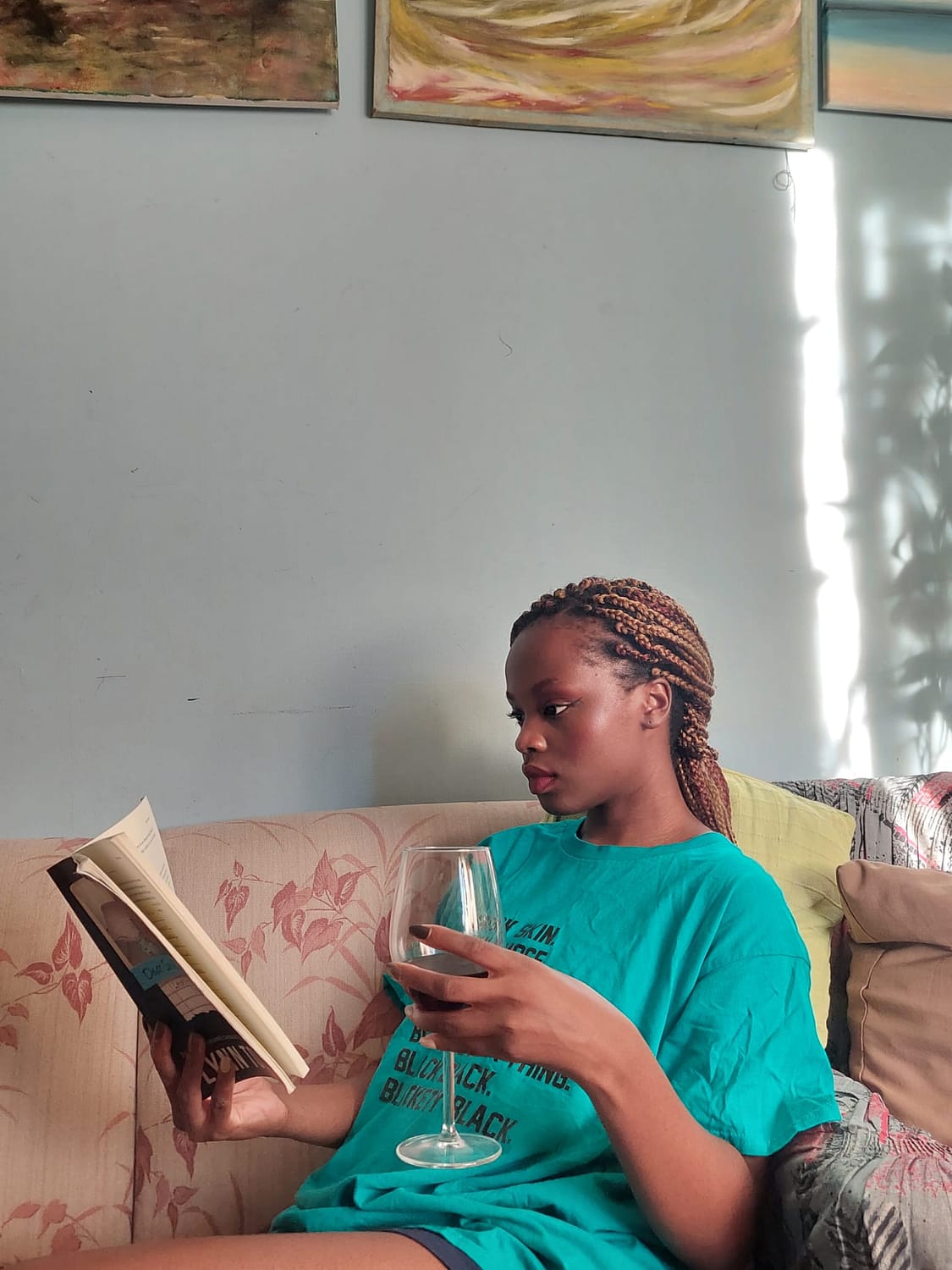 20 Easy At Home Photoshoot Ideas To Try Now - The Princientist